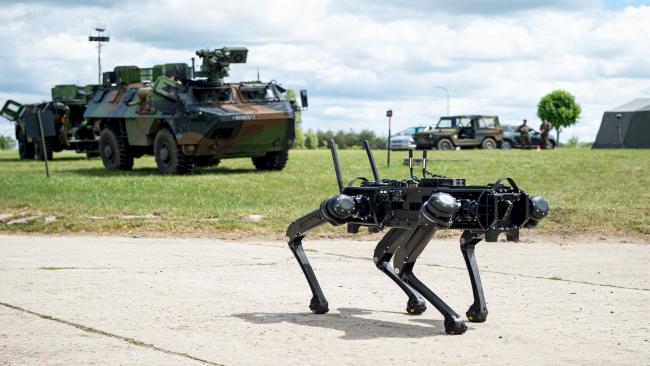 Le journal de la Défense - Robots : des nouveaux soldats ? | LCP ...