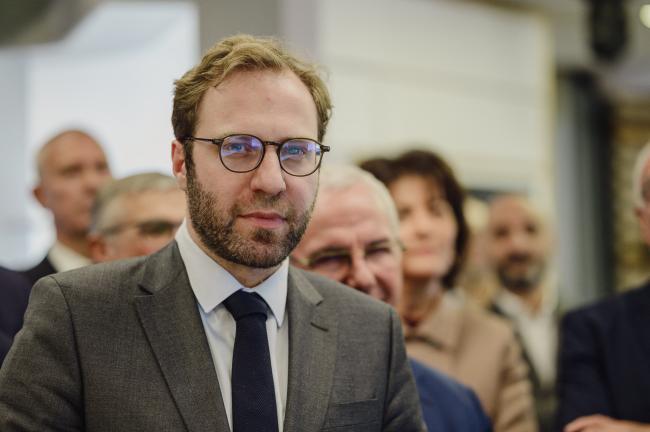 Coût du travail : les députés du parti présidentiel saluent l'offensive ...